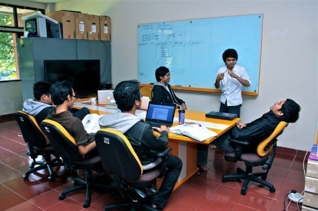 Foto Lab RPL | Program Studi Teknologi Informasi